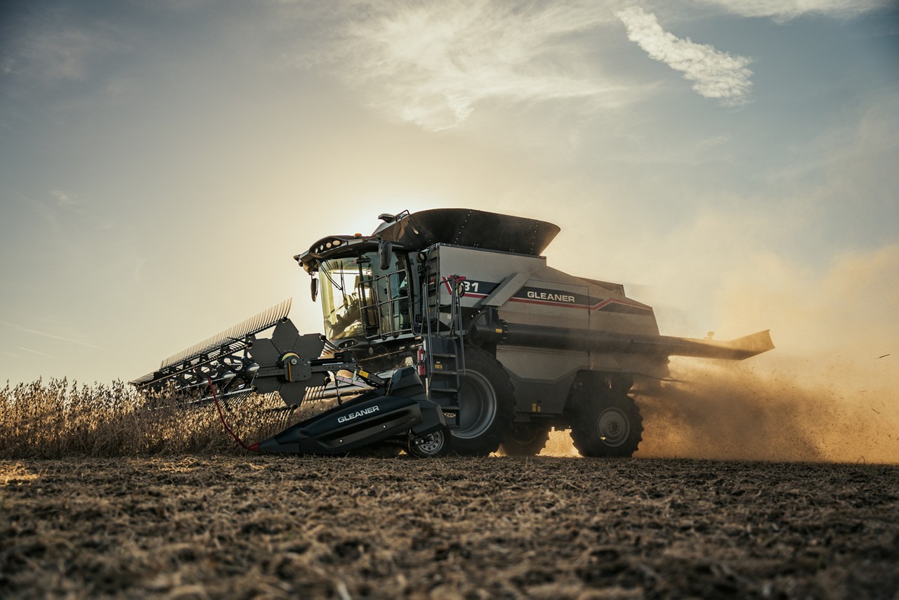 1:16 Gleaner T81 Combine Toy SCT972 | AGCO Parts